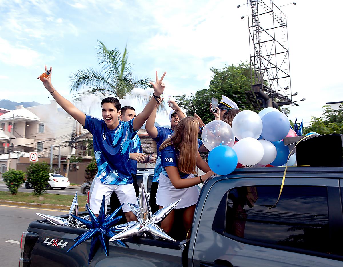 Senior entrance del Instituto Bilingüe Valle de Sula 2024
