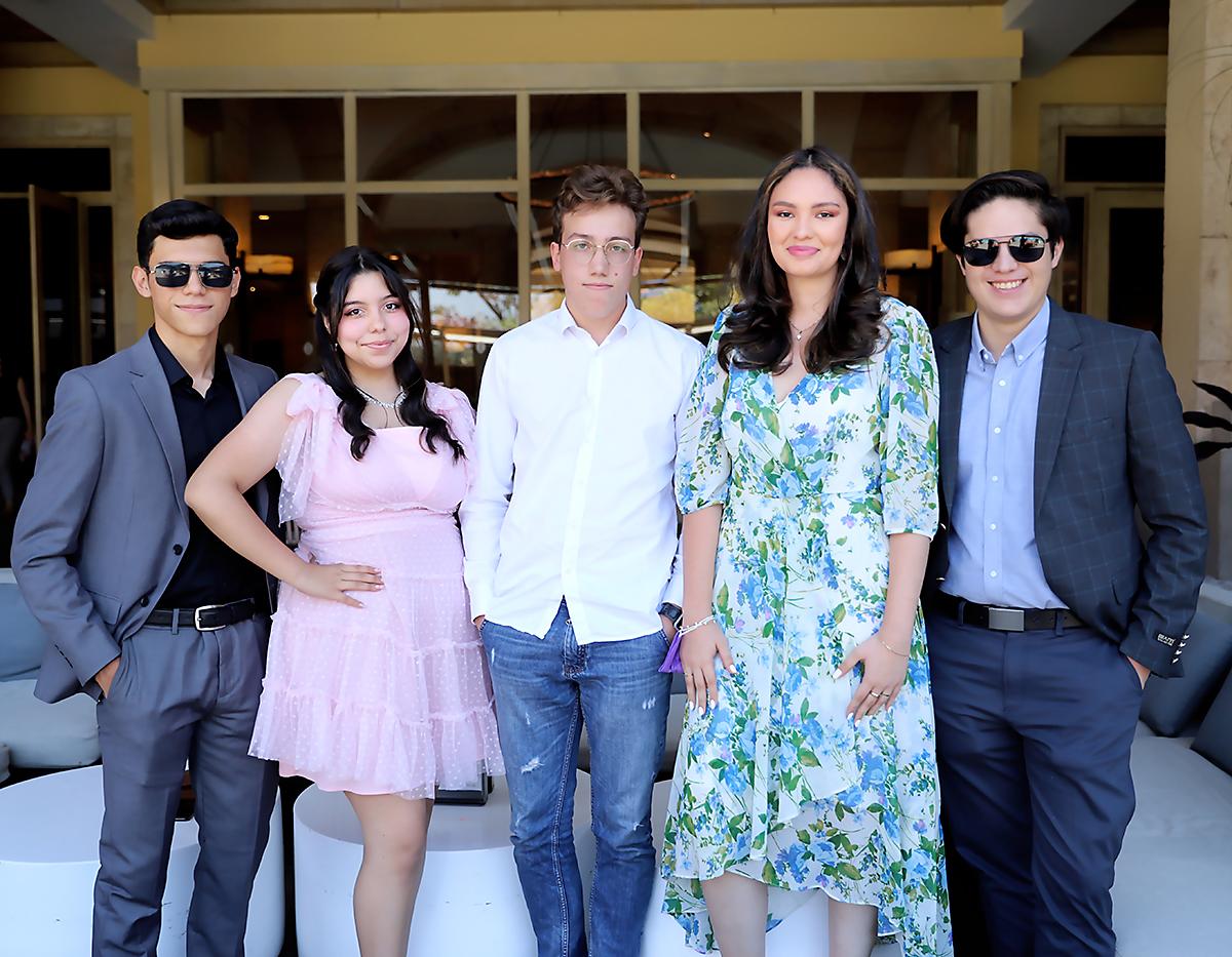 Seniors 2023 de International School celebran su tradicional Lunch