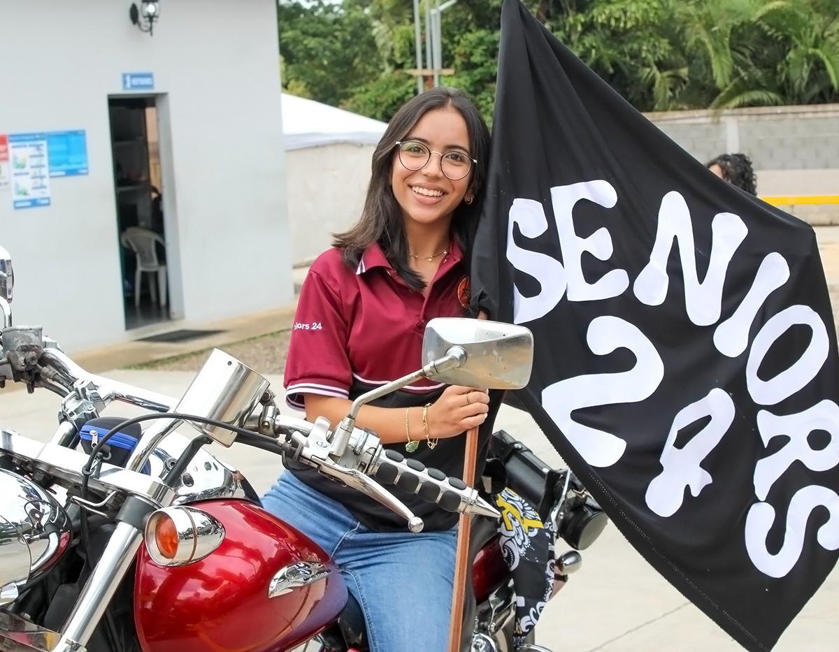 Entrance de los seniors 2024 de Liquidambar School