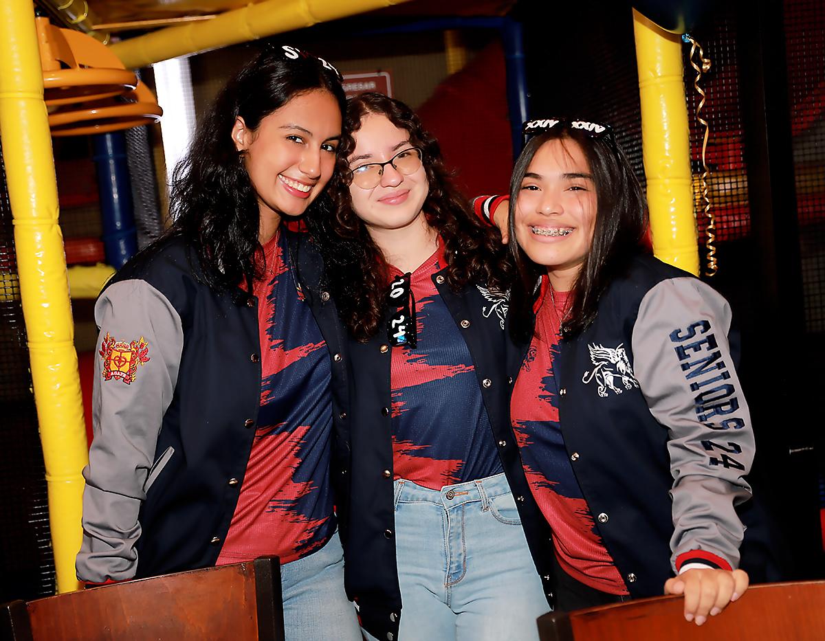 Entrance de los seniors 2024 de Macris School