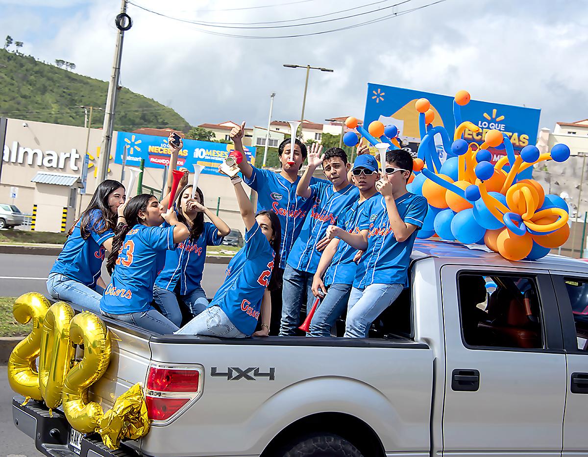Entrada triunfal de los Seniors de la Estancia School 2023