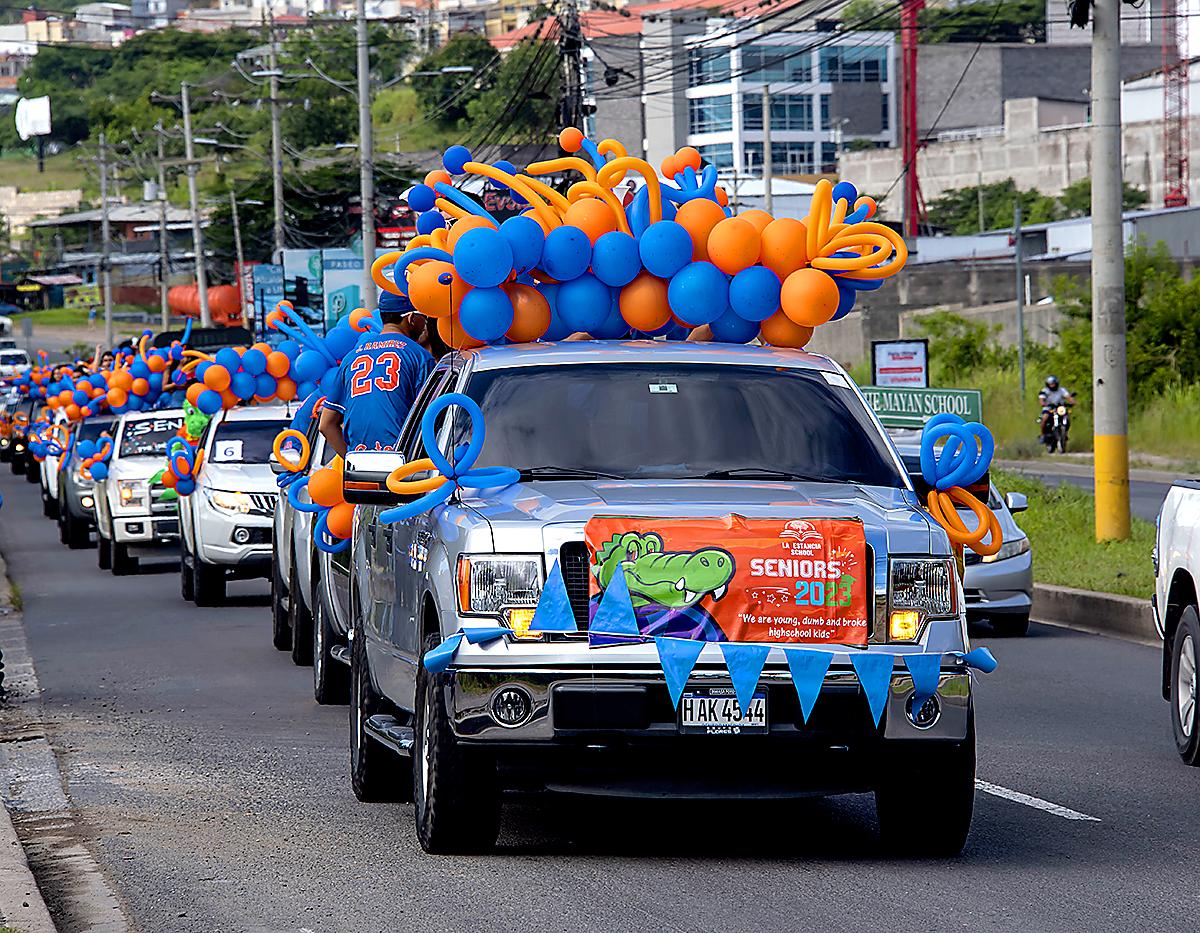 Entrada triunfal de los Seniors de la Estancia School 2023