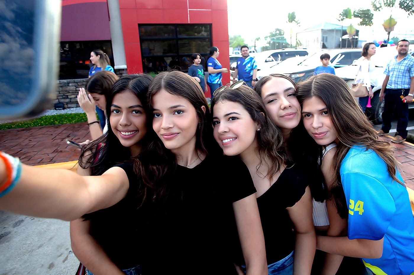 Senior entrance del Instituto Bilingüe Valle de Sula 2024