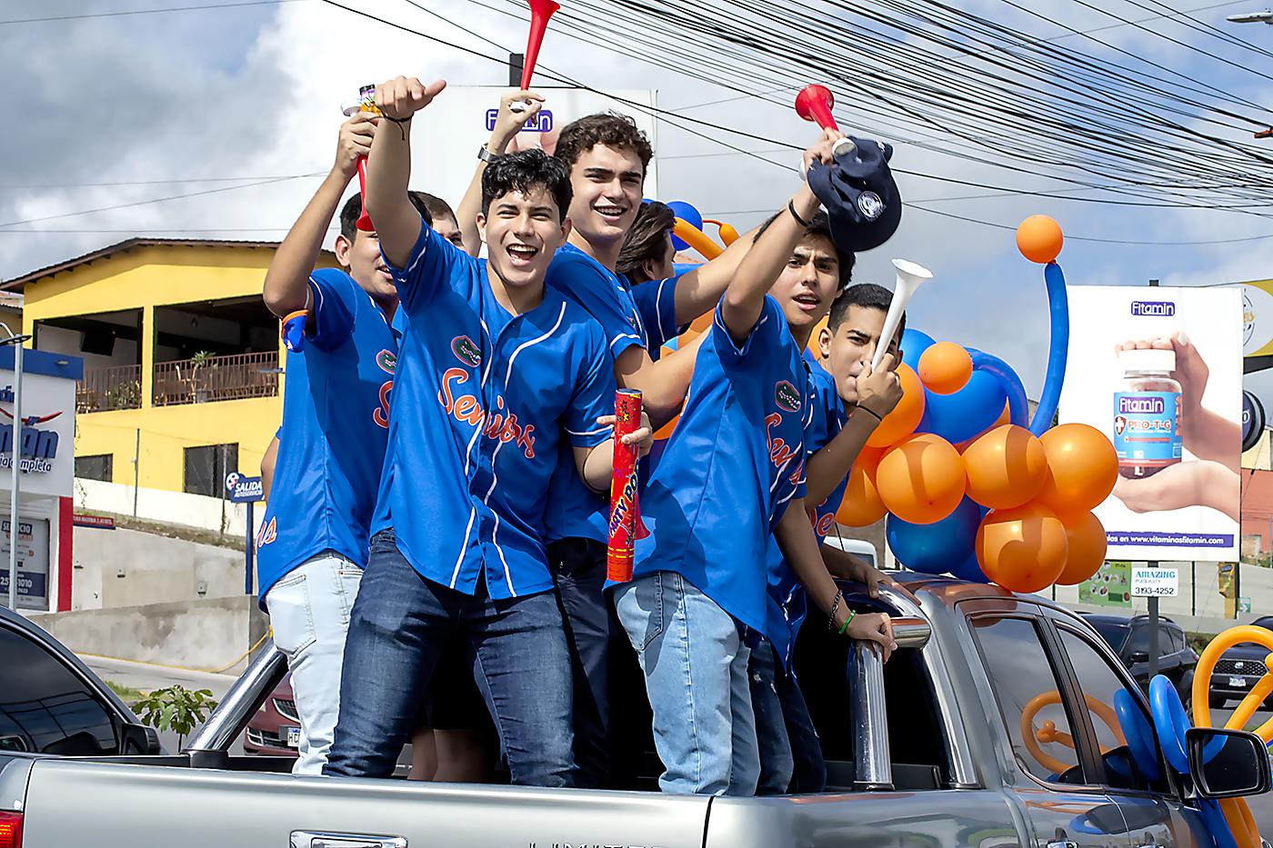 Entrada triunfal de los Seniors de la Estancia School 2023