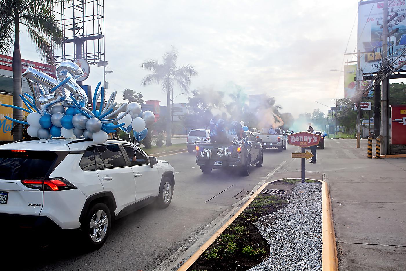 Senior entrance del Instituto Bilingüe Valle de Sula 2024