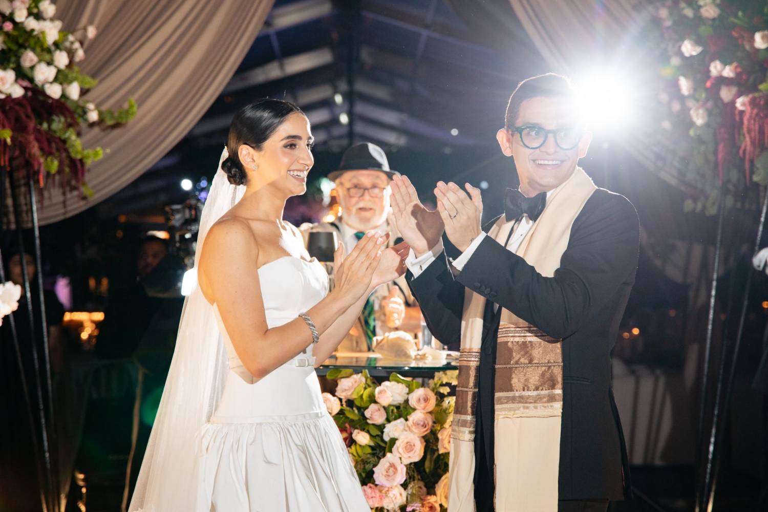 Renée Rosenthal y Rodrigo Rivera celebran una emotiva boda judía