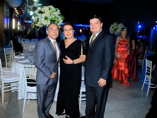 Tulio Cálix y Daniela Beltrán unen sus vidas en sagrado matrimonio