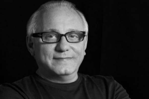 Max Azria, icono de la moda y fundador de BCBG, fallece a los 70 años.