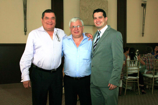 El bautizo de Ronald Yuja