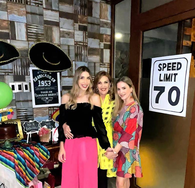Fiesta sorpresa para Zobeida Handal de Saybe