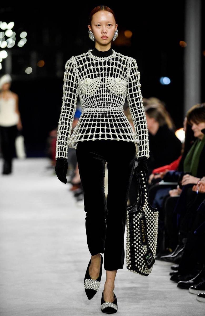 Balmain reinterpreta los años 50