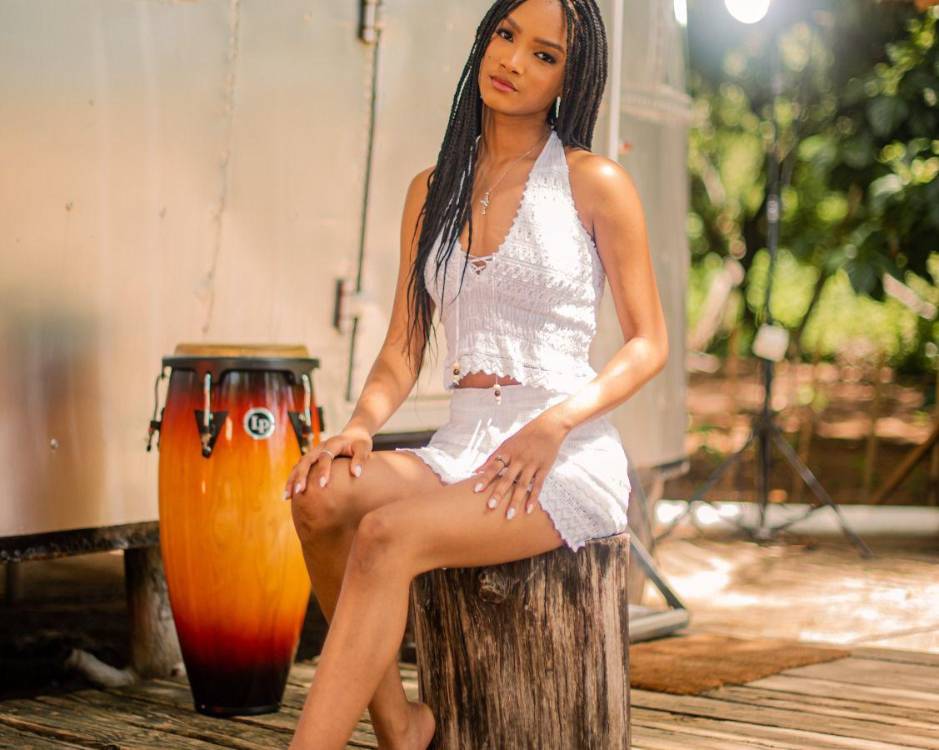 Nicky West: De modelo de BAC Estilo Moda a cantante emergente